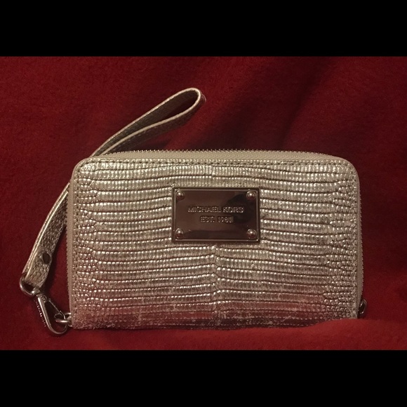 Michael Kors | Bags | Authentic Michael Kors Wristlet Wallet | Poshmark